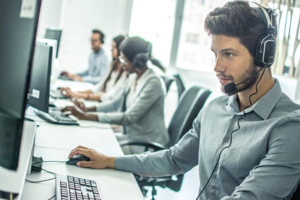 What is a Service Desk? (Plus the 13 Best Service Desk Software Tools)