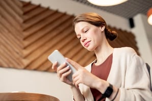 30 Sales Apps Every Rep Needs on Their Phone in 2023